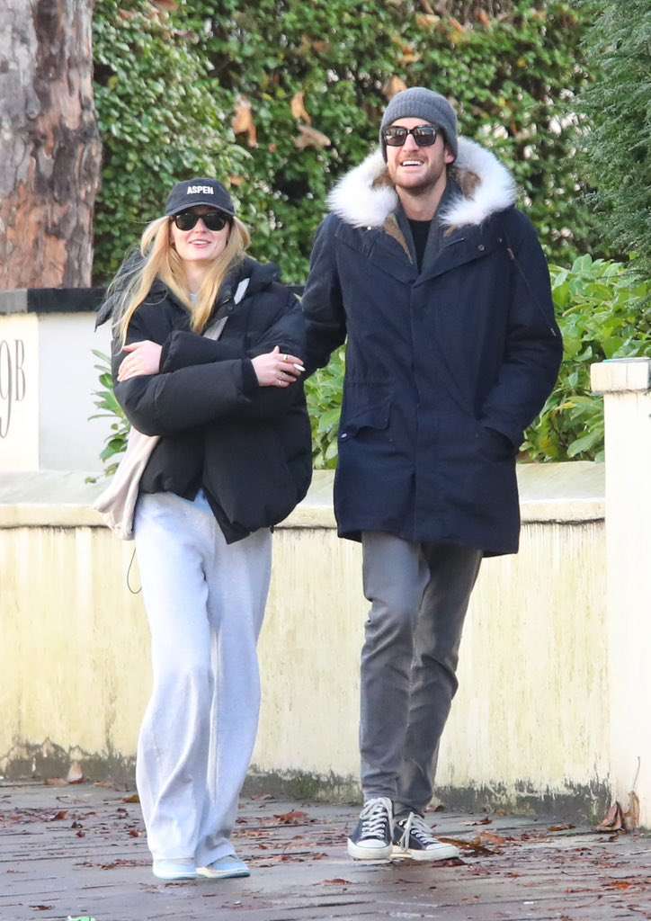 Sophie Turner confirms romance with Peregrine Pearson by sharing a kiss ...