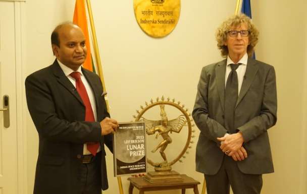ISRO wins Leif Erikson Lunar Prize 2023 for historic Chandrayaan-3 Moon ... ISRO wins Leif Erikson Lunar Prize 2023 for historic Chandrayaan-3 Moon ...
