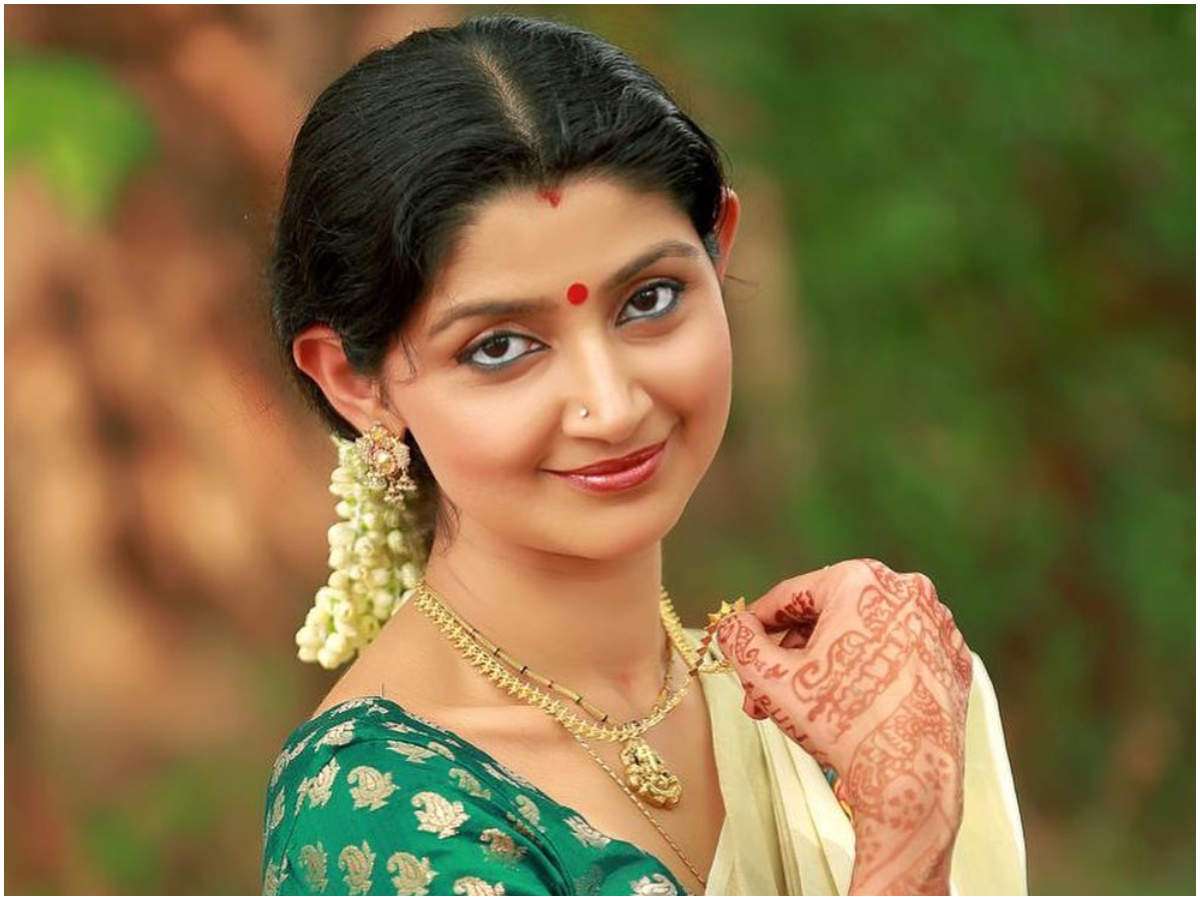 Once a popular star, Malayalam actress Divyaa Unni gave up showbiz for ...