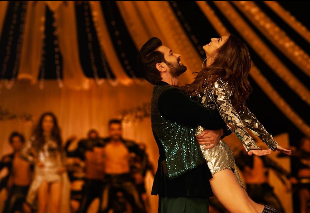 Vikrant Massey's note to IPS Officer Manoj Kumar- Republic World