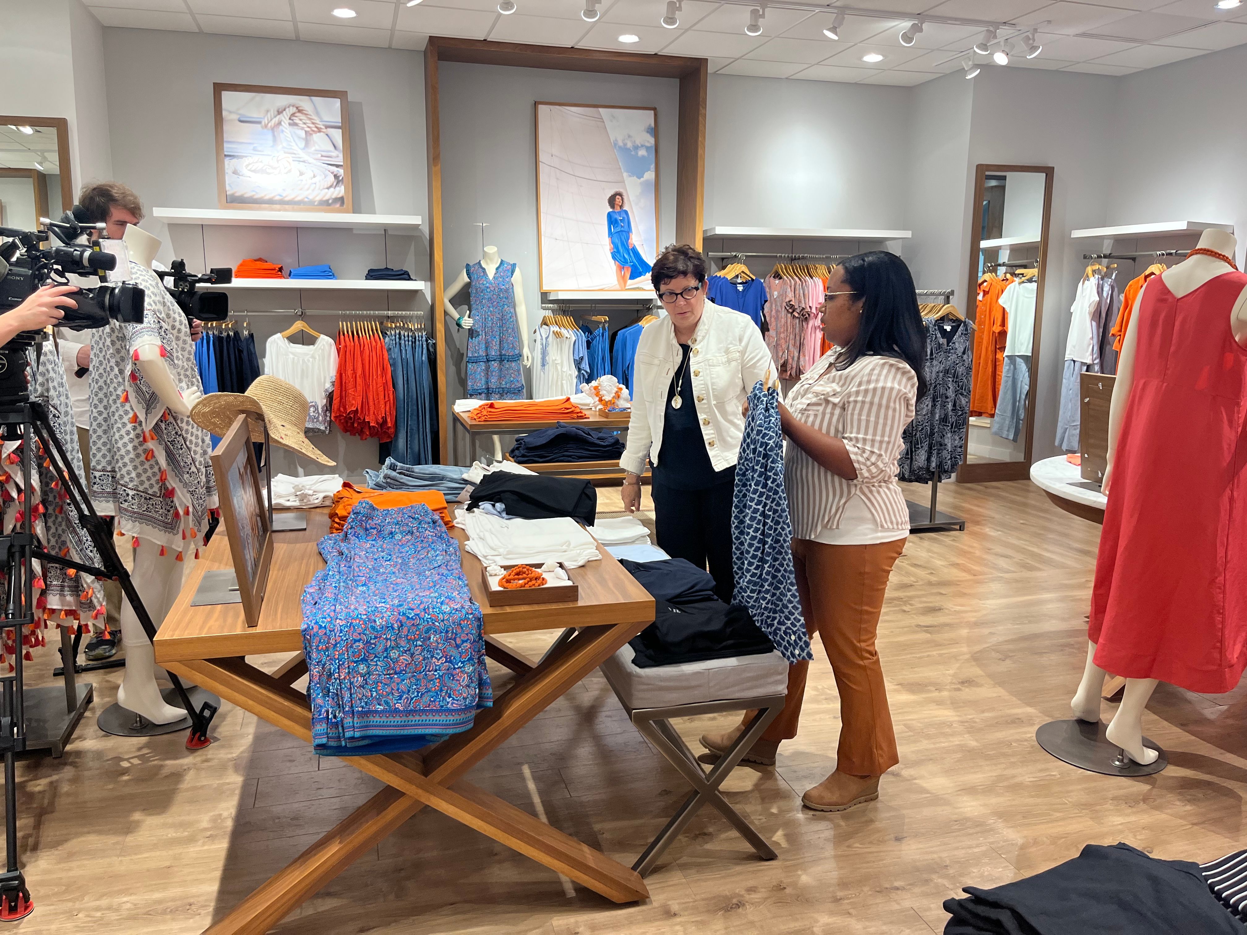 Asociación ofrece ropa gratuita para mujeres que planean presentarse a ...