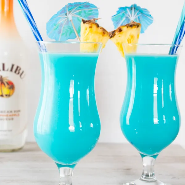 Sorprende a tus amigos con irresistibles cócteles.