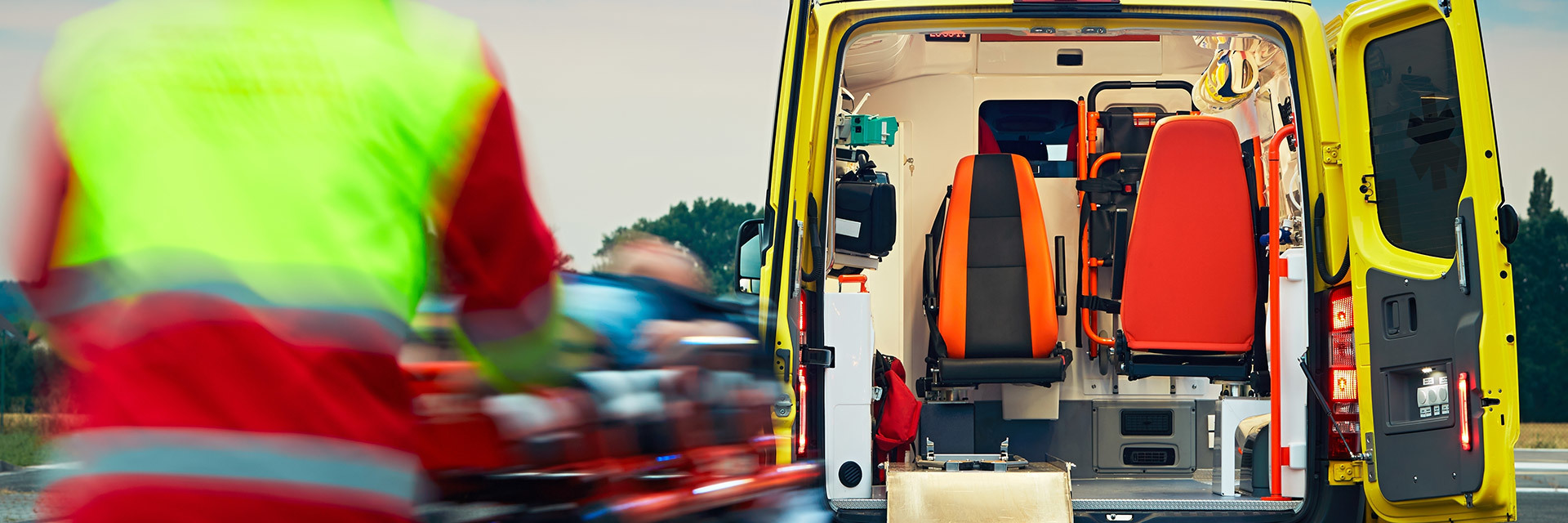 Sanitäter*in werden | Einstieg, Gehalt & Karriere | whatchado