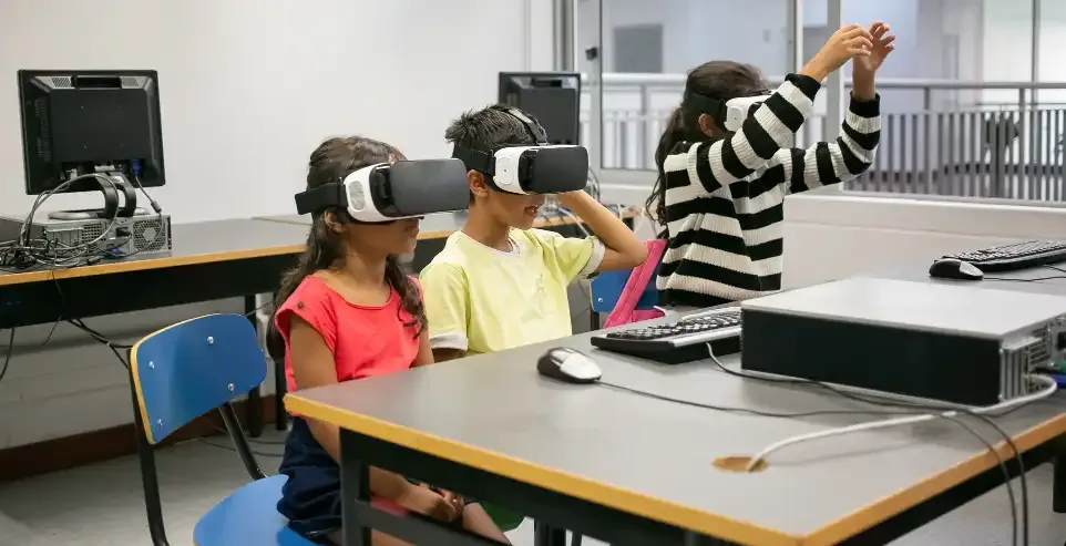 Augmented Reality & Virtual Reality in Education