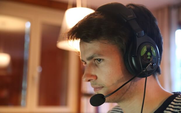 Pierre, un jeune youtubeur avec une passion pour les jeux vidéos