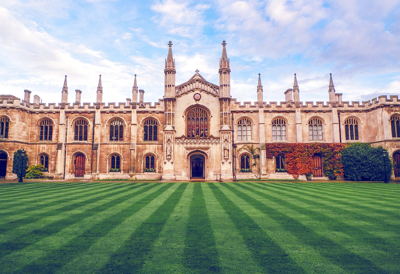 Your Guide to Oxford and Cambridge Offers - Oxbridge Applications
