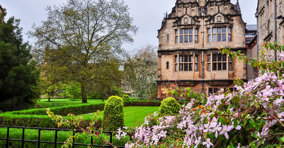 Essential Tips for Oxbridge Interviews - Oxbridge Applications