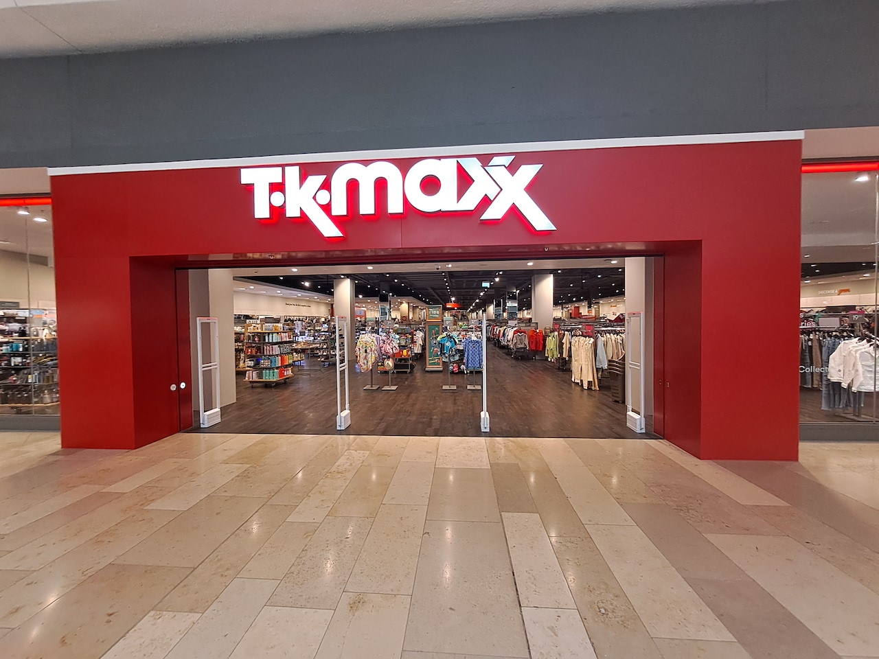 TK Maxx Queensgate Shopping Centre TK Maxx Queensgate Shopping Centre