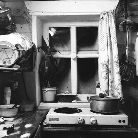 Tiny Kitchen Living: 5 Tips for Cooking in a Small Space