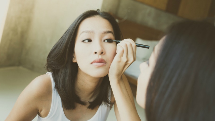 A Guide to Perfect Eyeliner: Make Your Eyes Light Up - EcoSalon