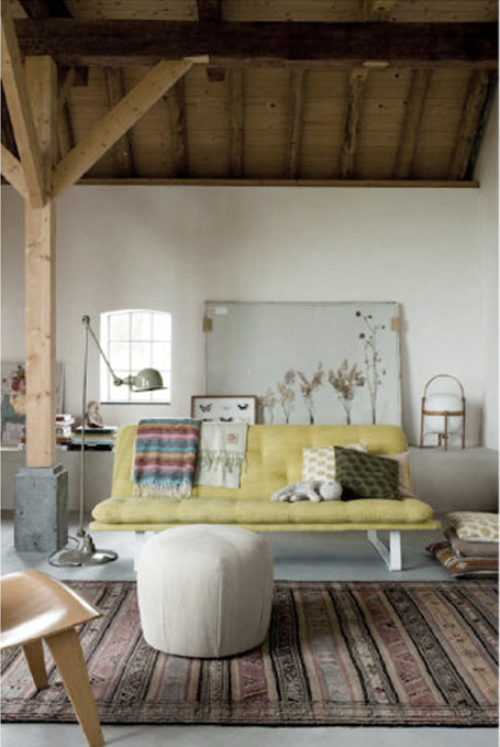 Style Clash: Country Comfort Meets Simple Scandinavian