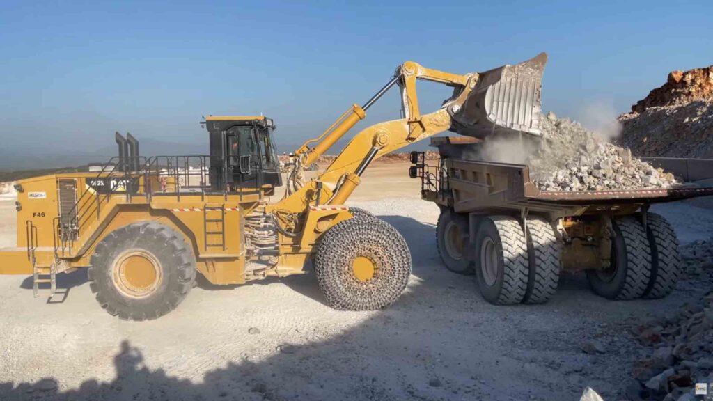 Caterpillar 990 – A Heavy-Duty Coal Loading Machine - Mega Machines Channel