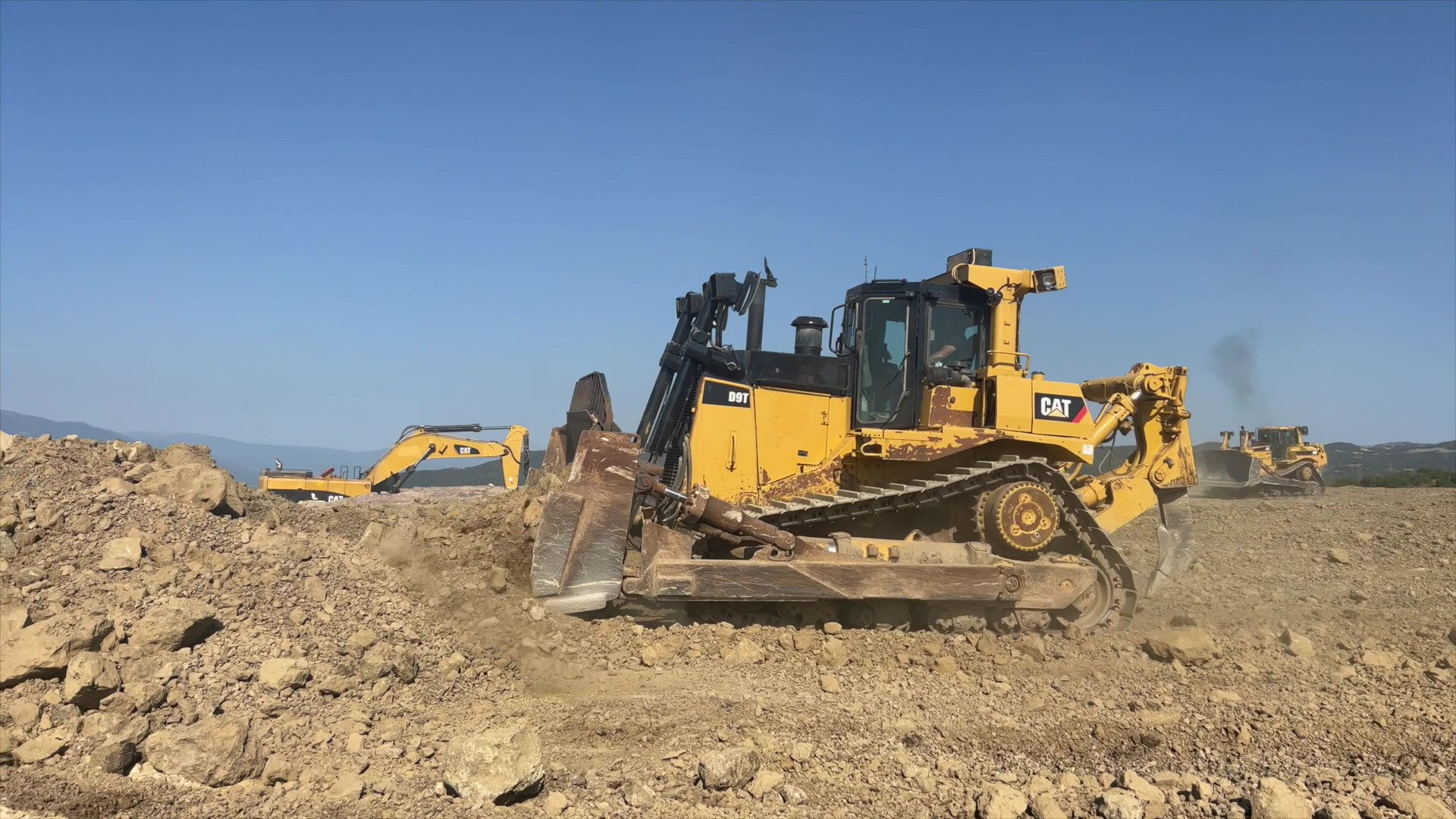 Bulldozer Photos Gallery | Powerful Bulldozers in Action