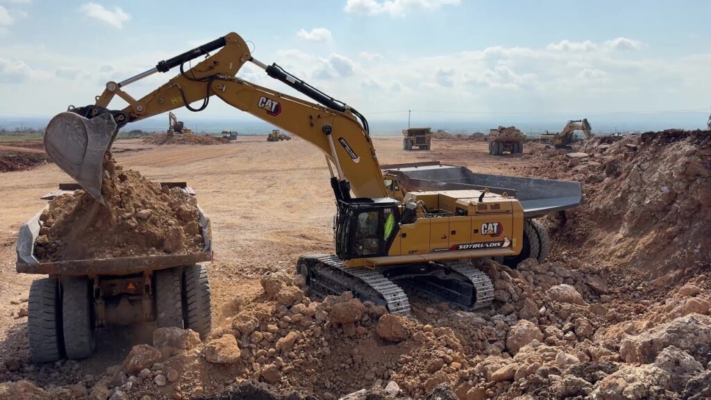 A Day in the Quarry - Mega Machines Channel