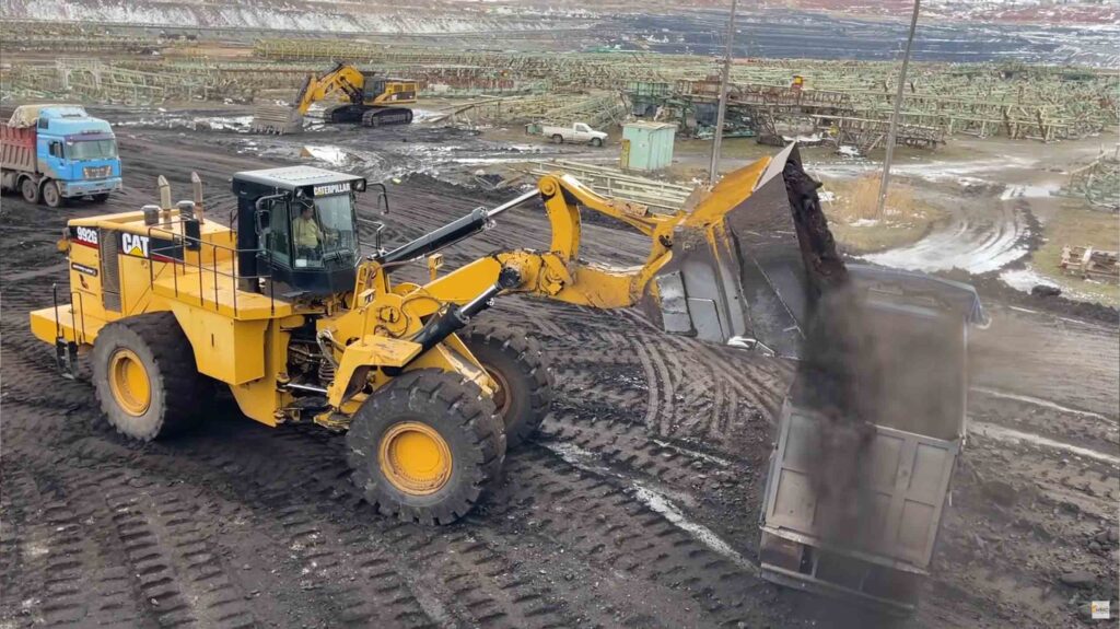 Caterpillar 990 – A Heavy-Duty Coal Loading Machine - Mega Machines Channel