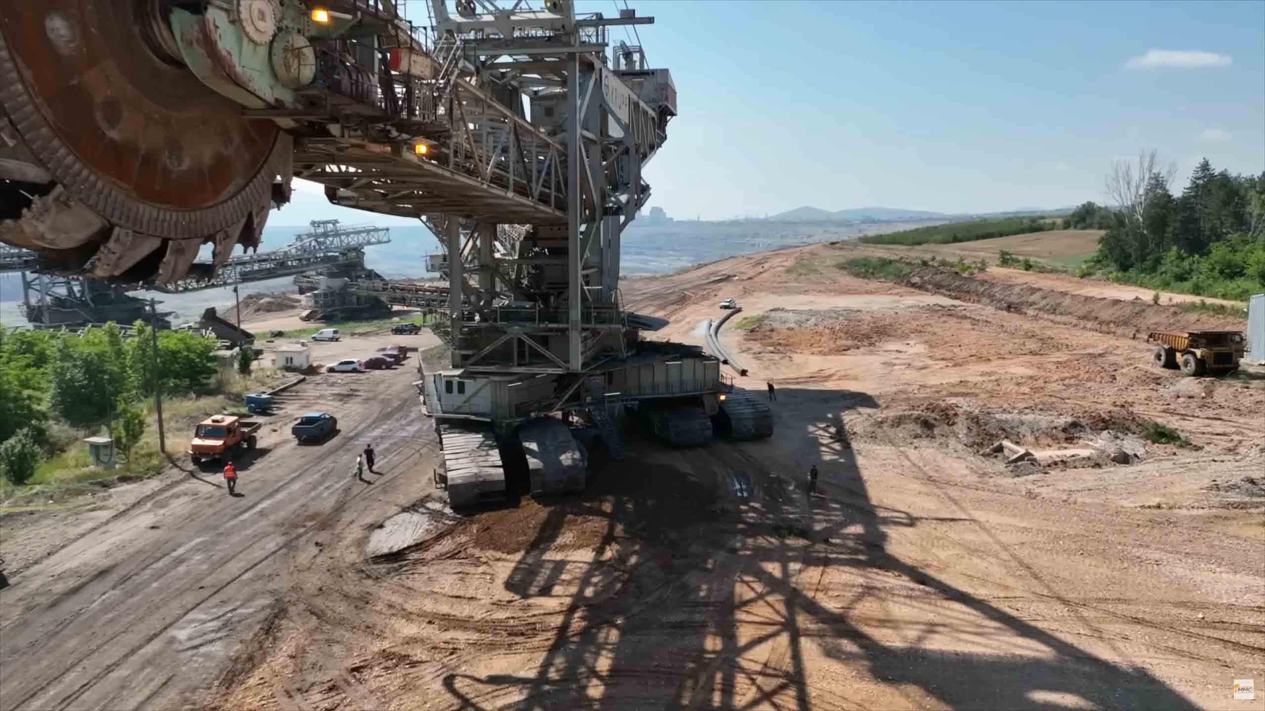 Transporting Giant Bucket Wheel Excavator