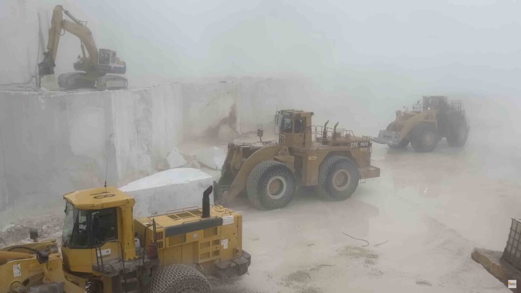 A Day in the Quarry - Mega Machines Channel