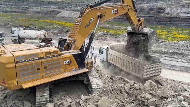 A Day in the Quarry - Mega Machines Channel