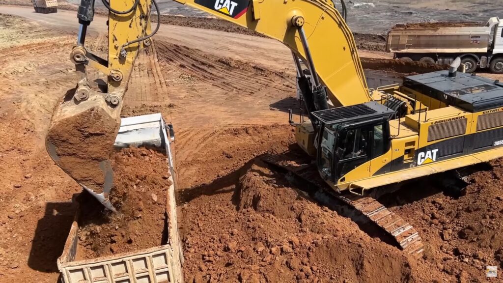 Caterpillar 385C Operator View