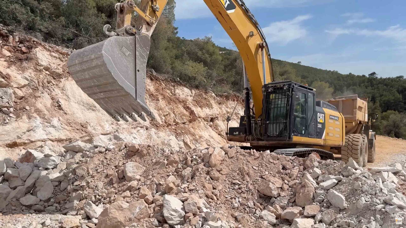 CAT 385C Epiroc Breaker CAT 336E Tamrock & Volvo A40D