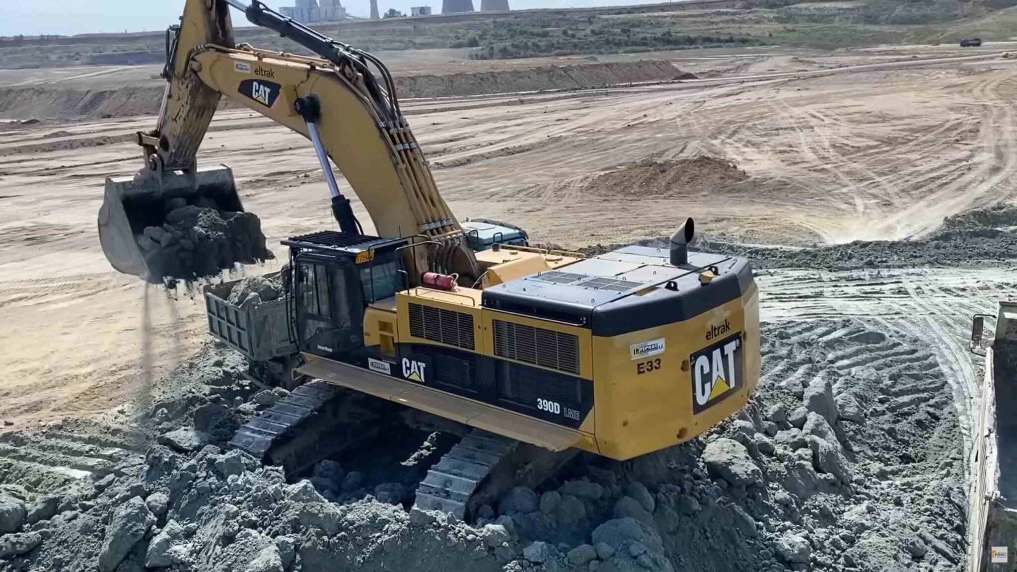 CAT 390D Excavator Loads in Just Two Scoops