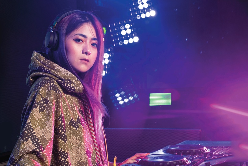 「我要成為世界最有名的DJ！」──不甘願只當nobody，DJ RayRay刷出國際電音夢 - Cheers快樂工作人