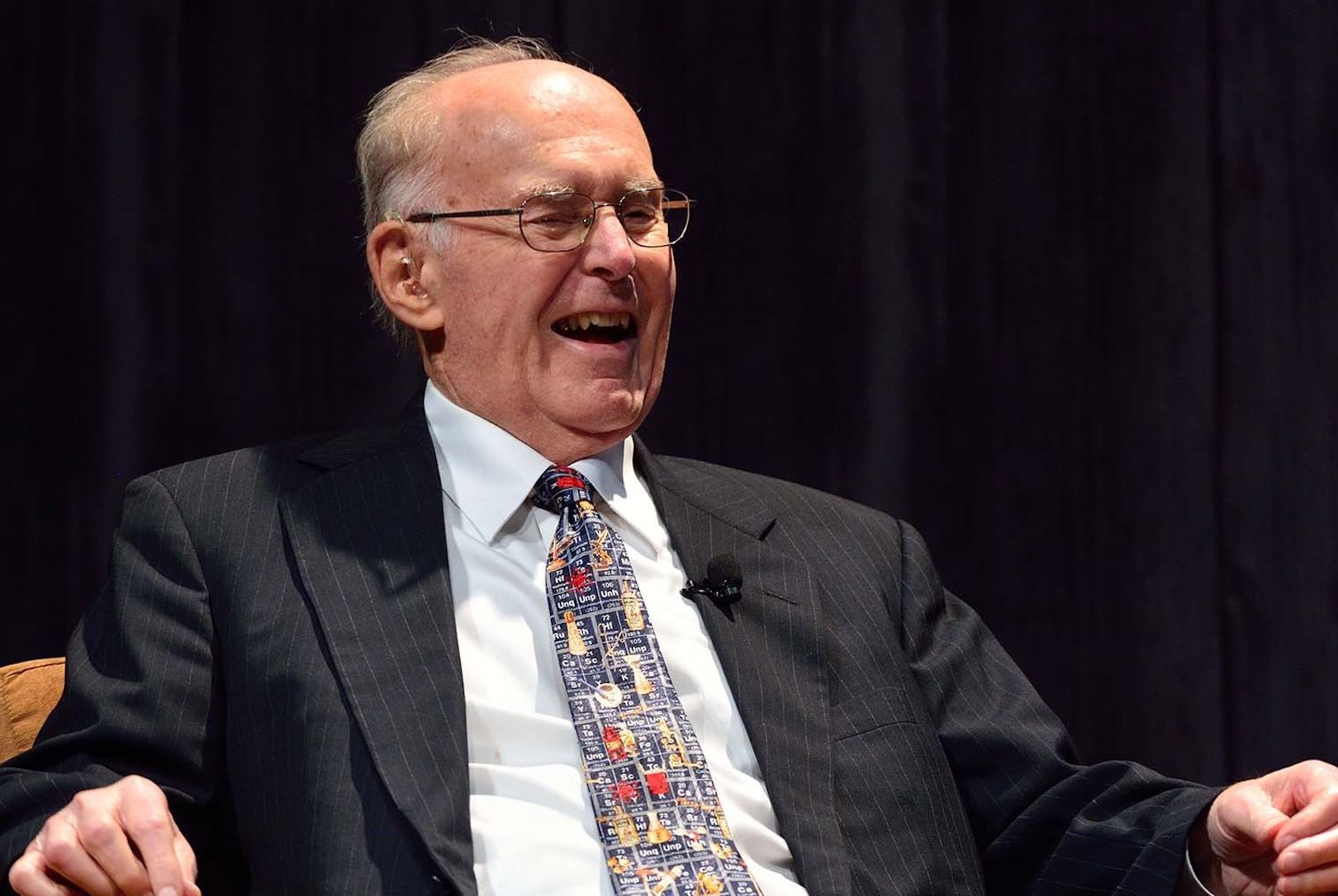 Intel共同創辦人辭世：如果不是遇到爛老闆，「摩爾定律」可能不會面世 - Cheers快樂工作人