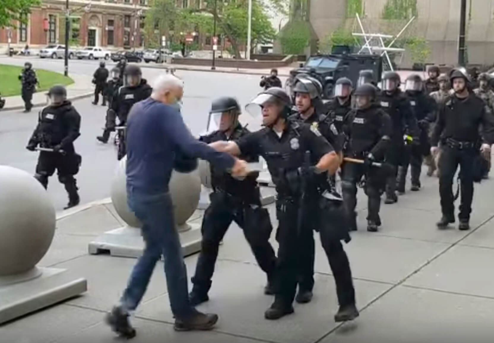 Arbitrator clears officers who pushed Buffalo protester | Court TV