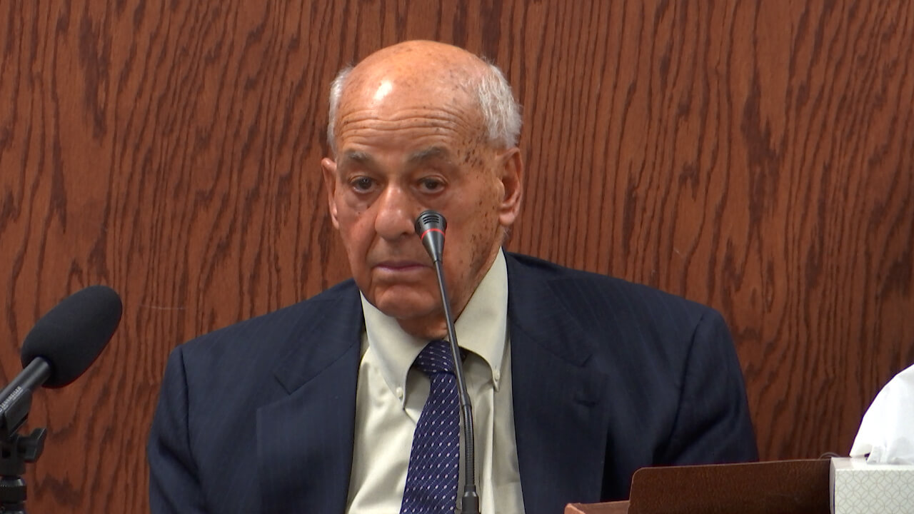 33-IA v. Carter: Dr. Cyril Wecht | Court TV Video