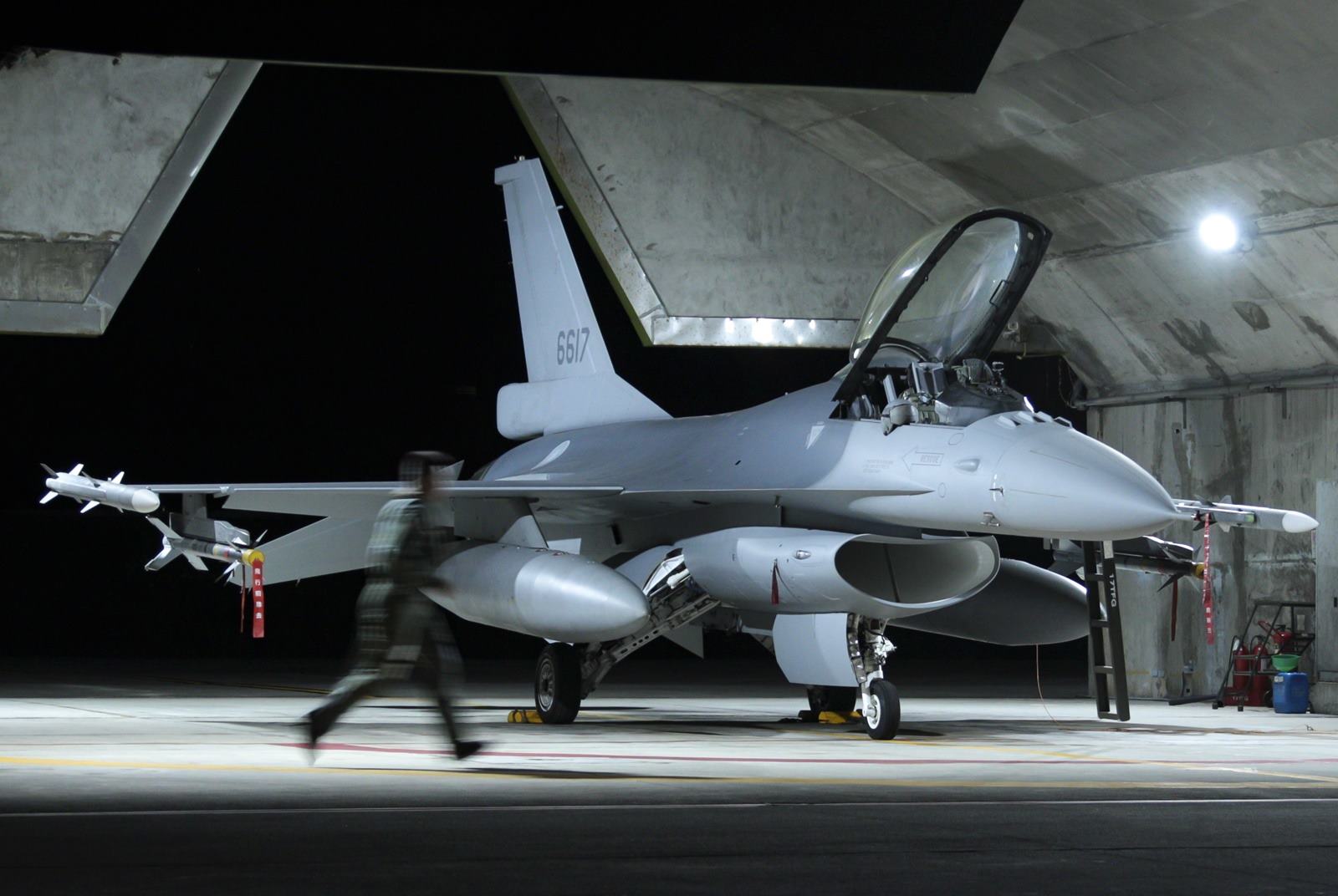 直擊前線中的前線》有飛機、缺好手 培養一個戰機飛官有多難？｜天下雜誌