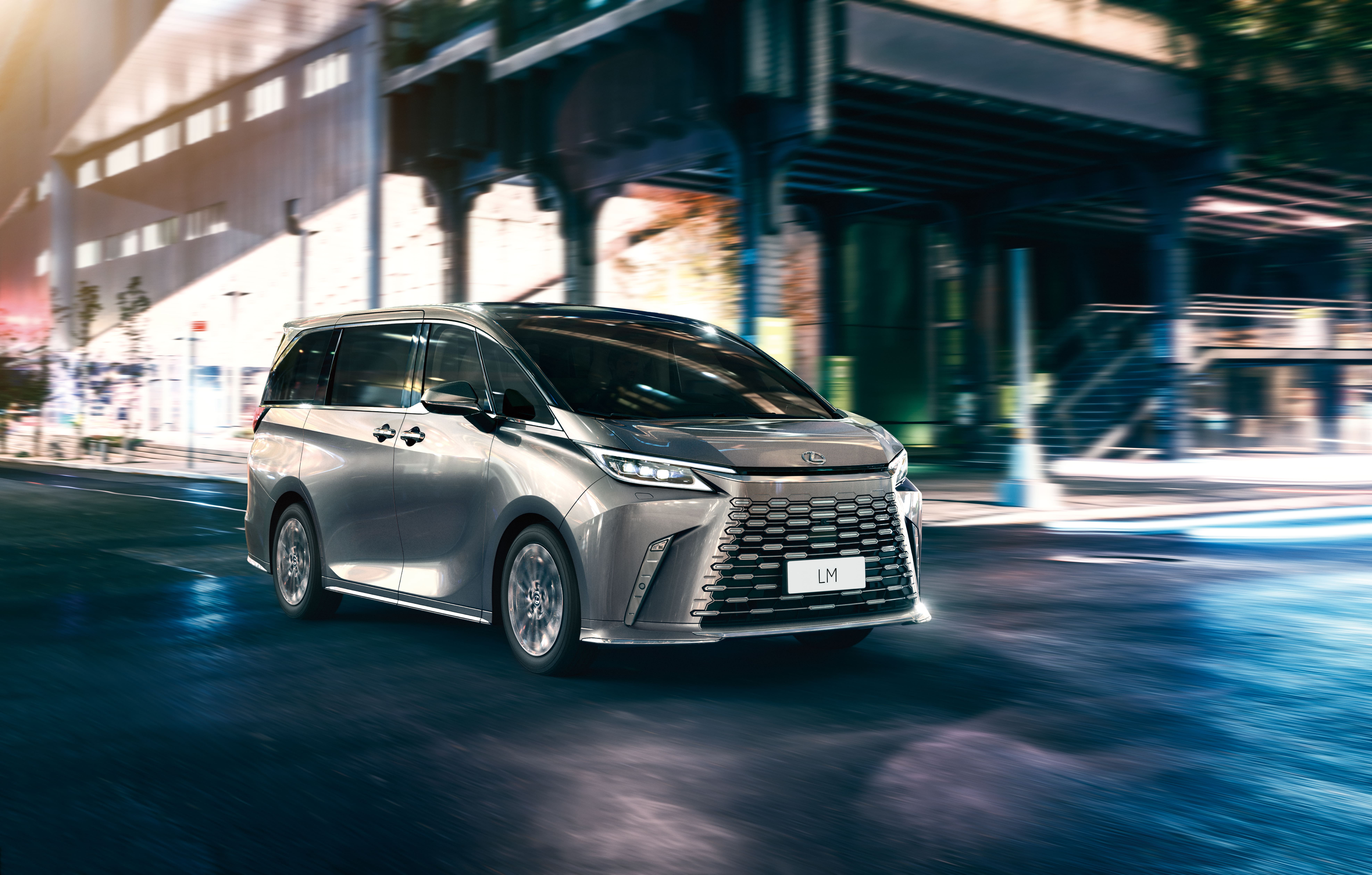 LEXUS大改款LM登場：極奢頂級舒適體驗！以行動的奢華豪宅，搶攻頂端客群市場｜天下雜誌