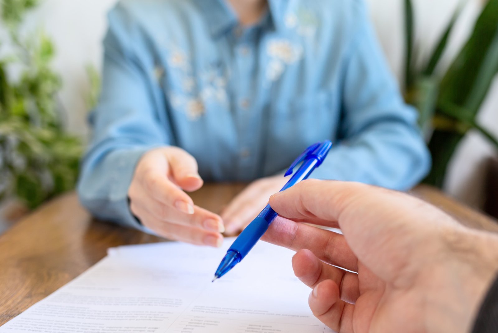 Borrow me a pen 借我筆，英文錯在哪？｜天下雜誌