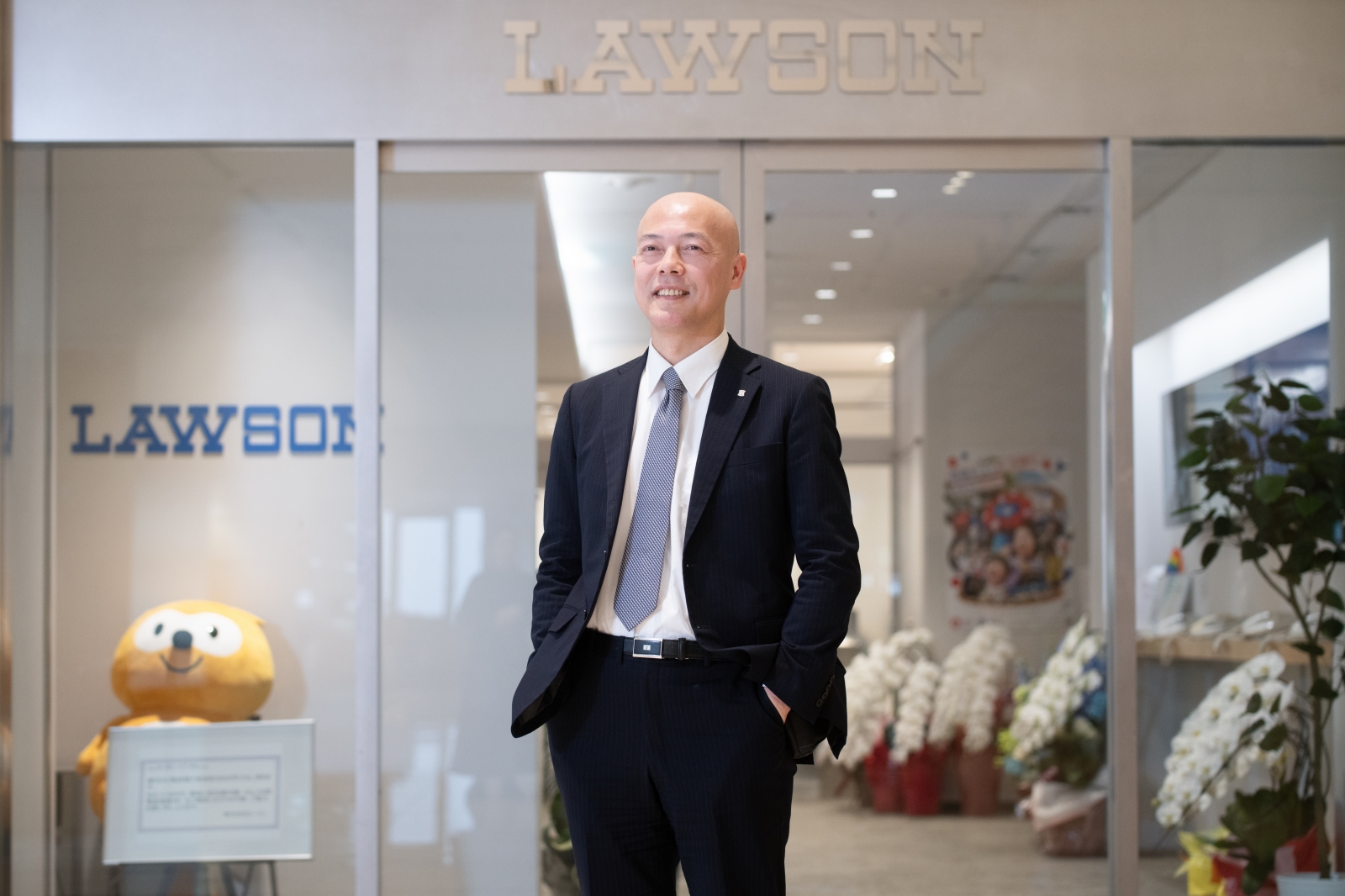 Lawson爆紅新職缺，服務業也能在家工作！一人顧20家店，秘密武器「真人機器人」怎麼辦到？｜天下雜誌