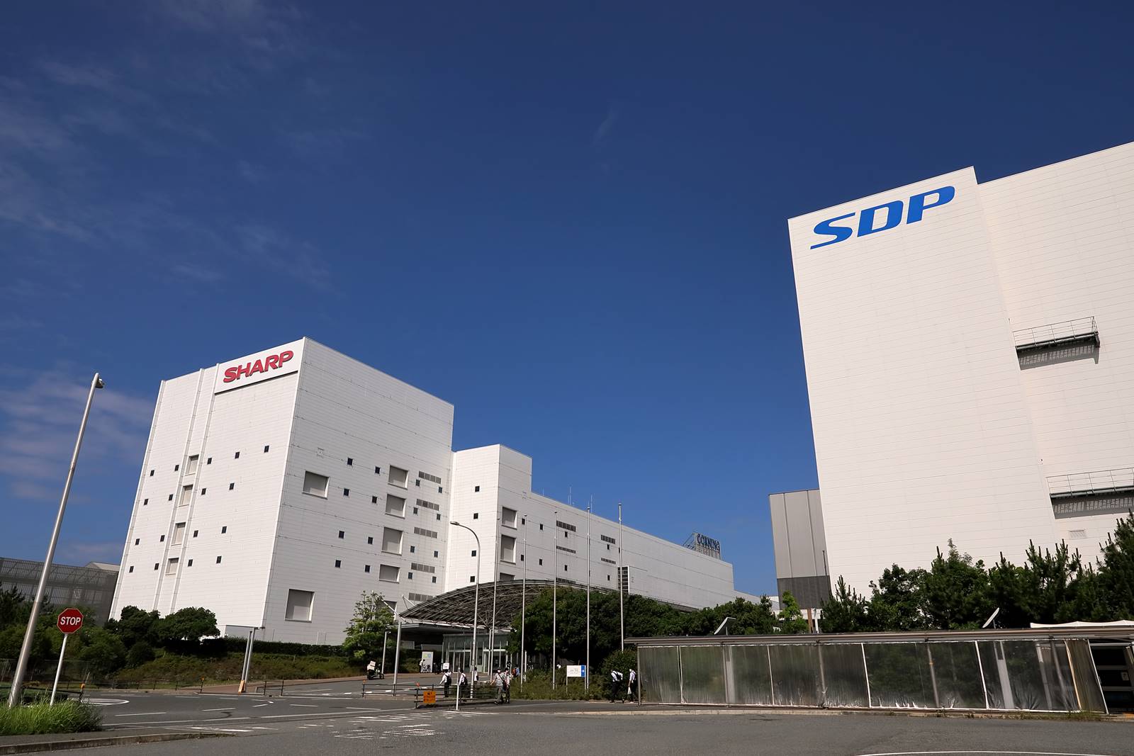 夏普股東會砲聲隆隆 年賠千億日圓的面板廠，夏普為何不惜虧損也要併？｜天下雜誌