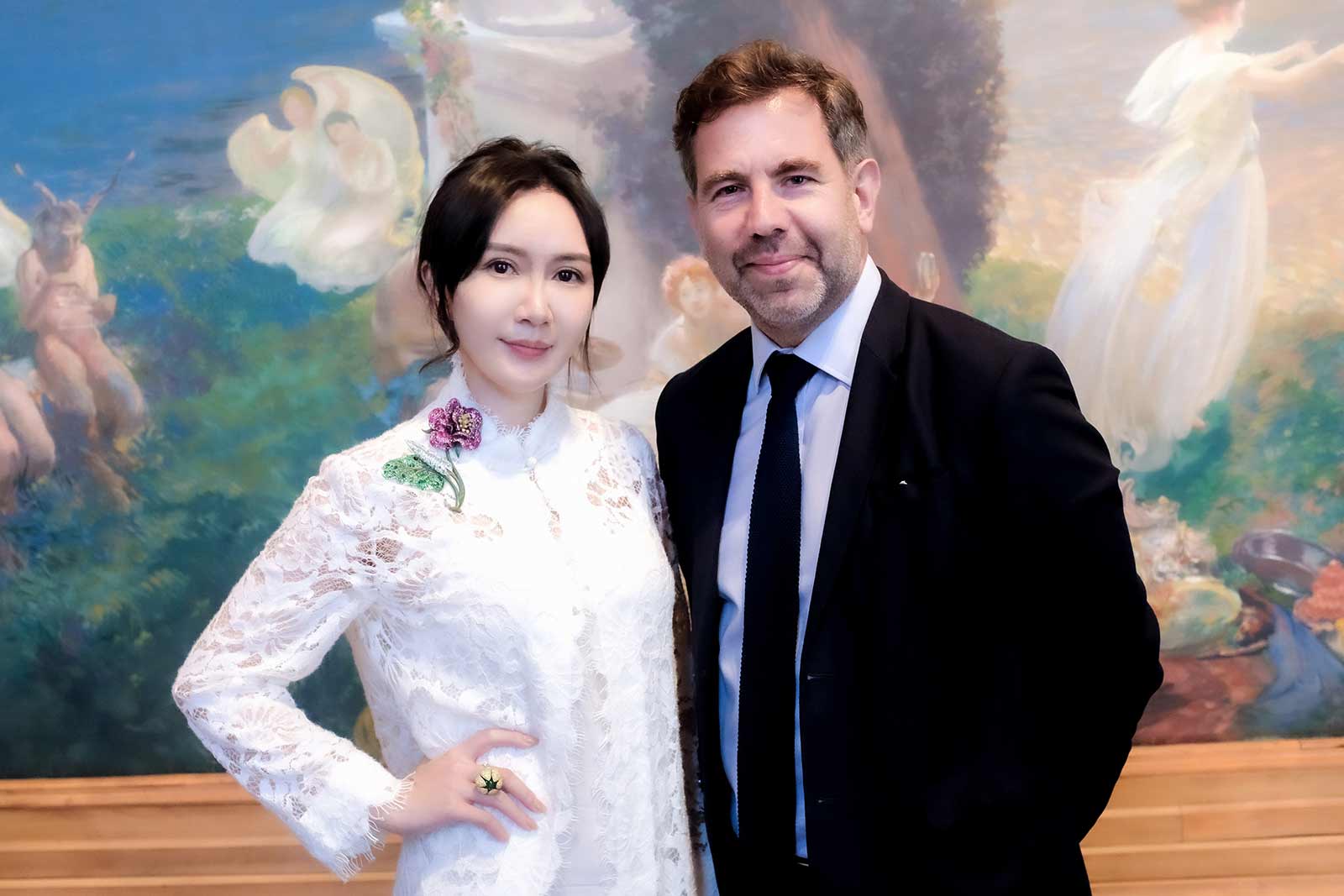 ANNA HU東西文化藝術交融之美，綻放巴黎羅浮宮西翼裝飾藝術博物館永久館藏｜天下雜誌