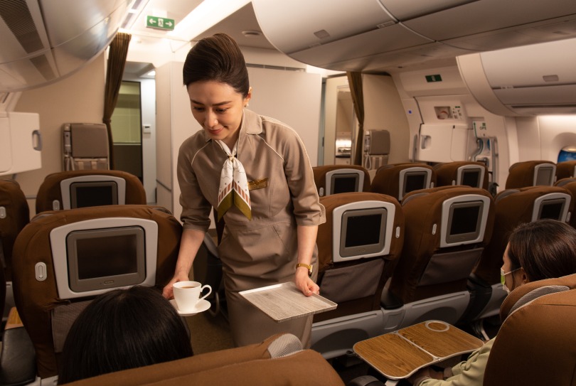 星宇航空開國元老、曾服務日本貴族 會放電的空服教官有何本事?|天下雜誌 星宇航空開國元老、曾服務日本貴族 會放電的空服教官有何本事?|天下雜誌
