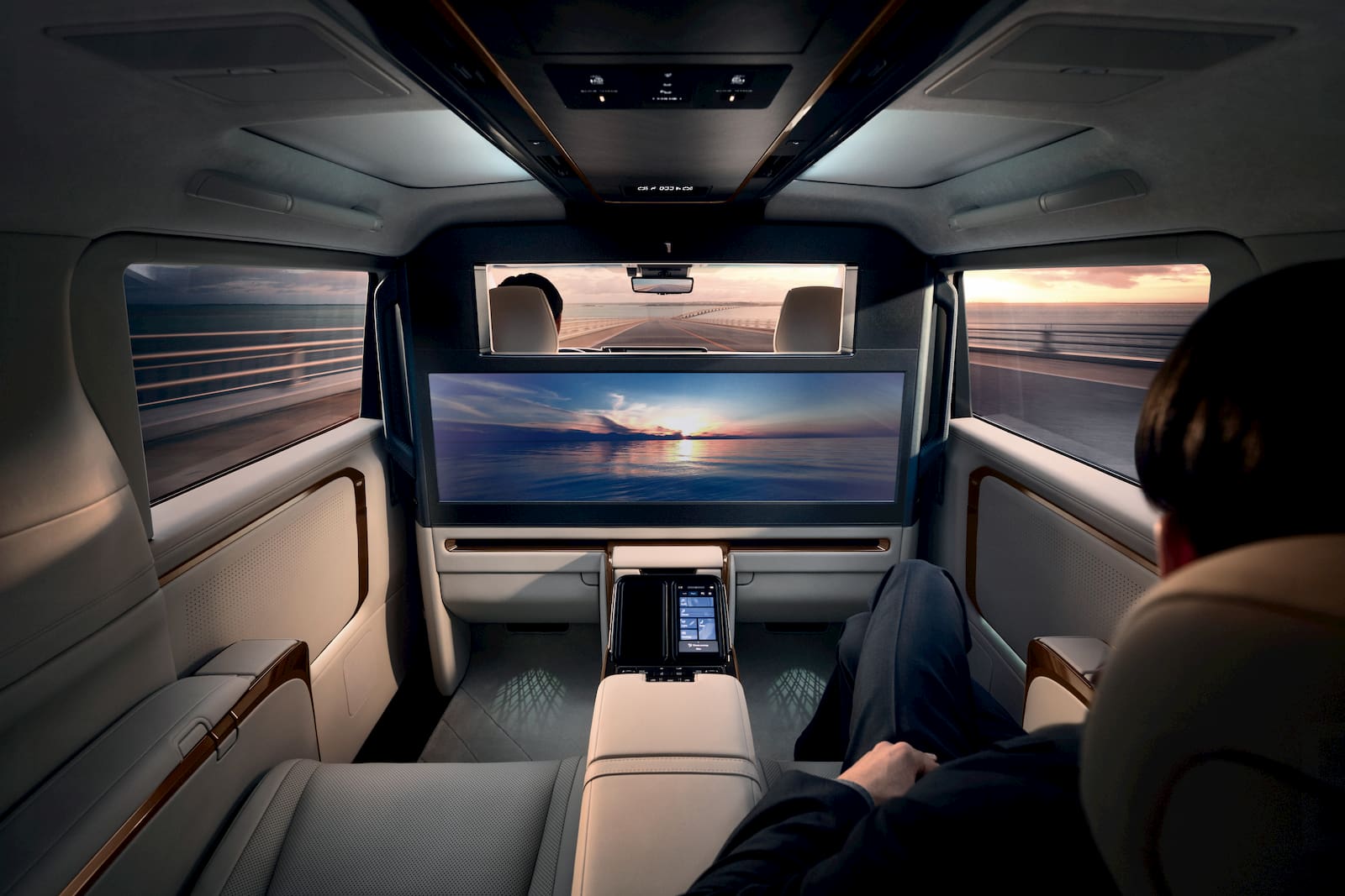 LEXUS大改款LM登場：極奢頂級舒適體驗！以行動的奢華豪宅，搶攻頂端客群市場｜天下雜誌