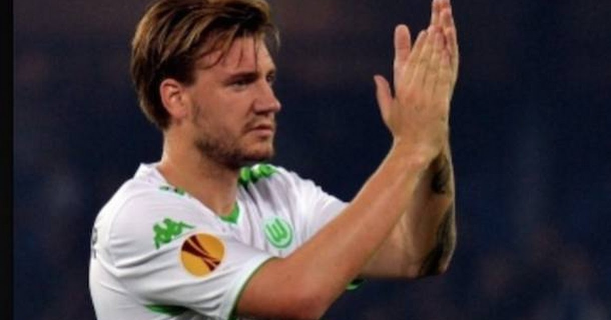 Træner raser over Bendtner-billeder! Træner raser over Bendtner-billeder!