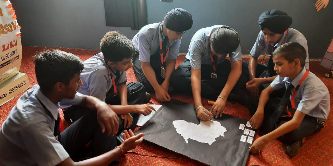 COLLAGE MAKING ACTIVITY | Gallery | APPLE INTERNATIONAL SCHOOL